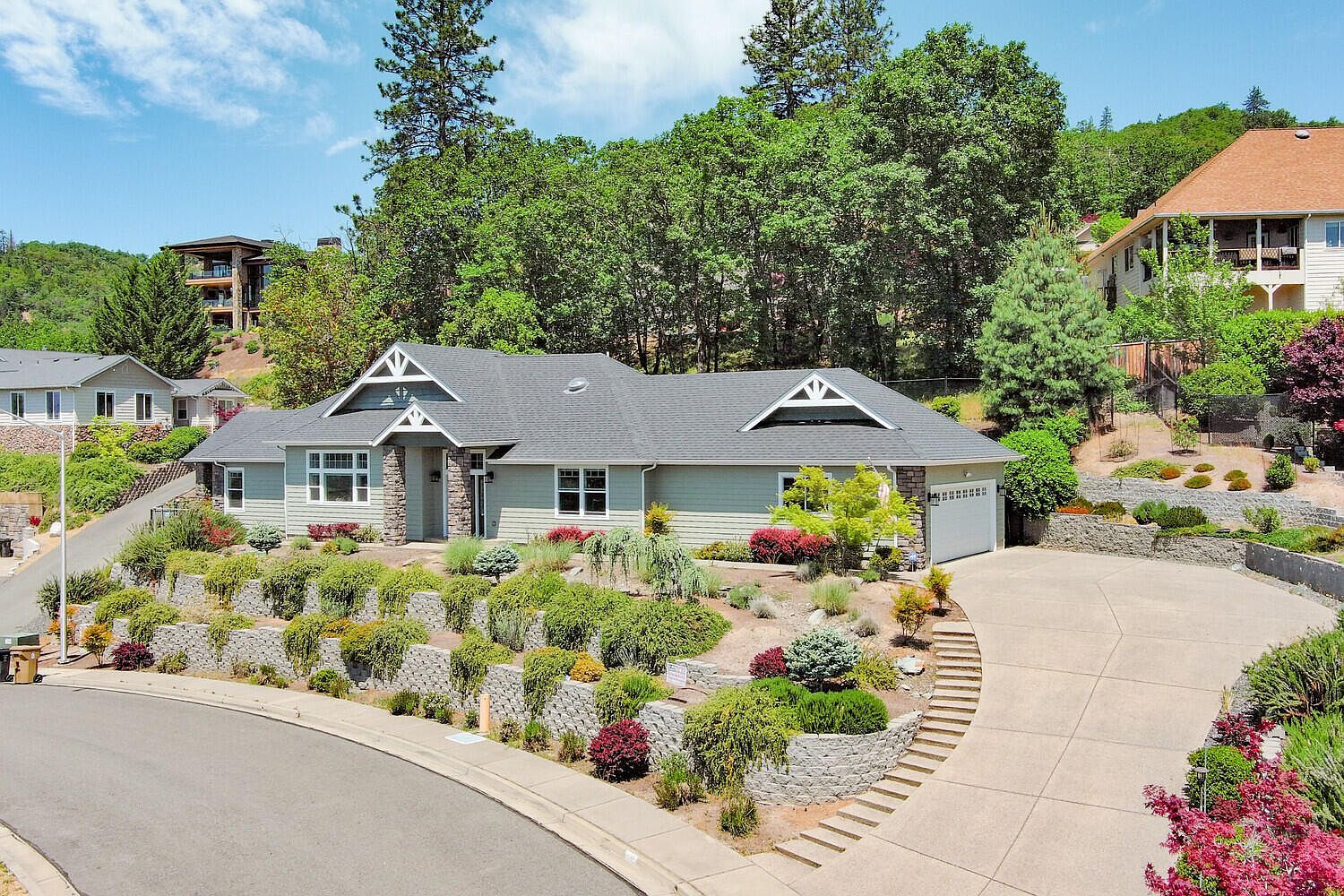 150 NW Native Run Loop, Grants Pass, OR 97526 | Zillow