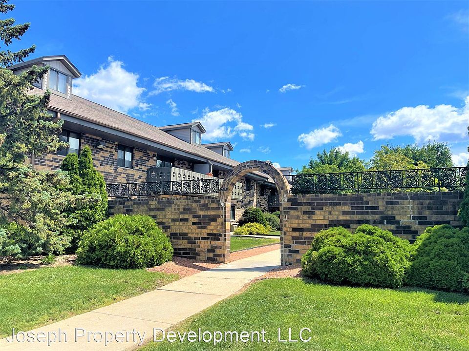 Orchard Park Apartments - 6901-6951 W Orchard Pl West Allis WI | Zillow