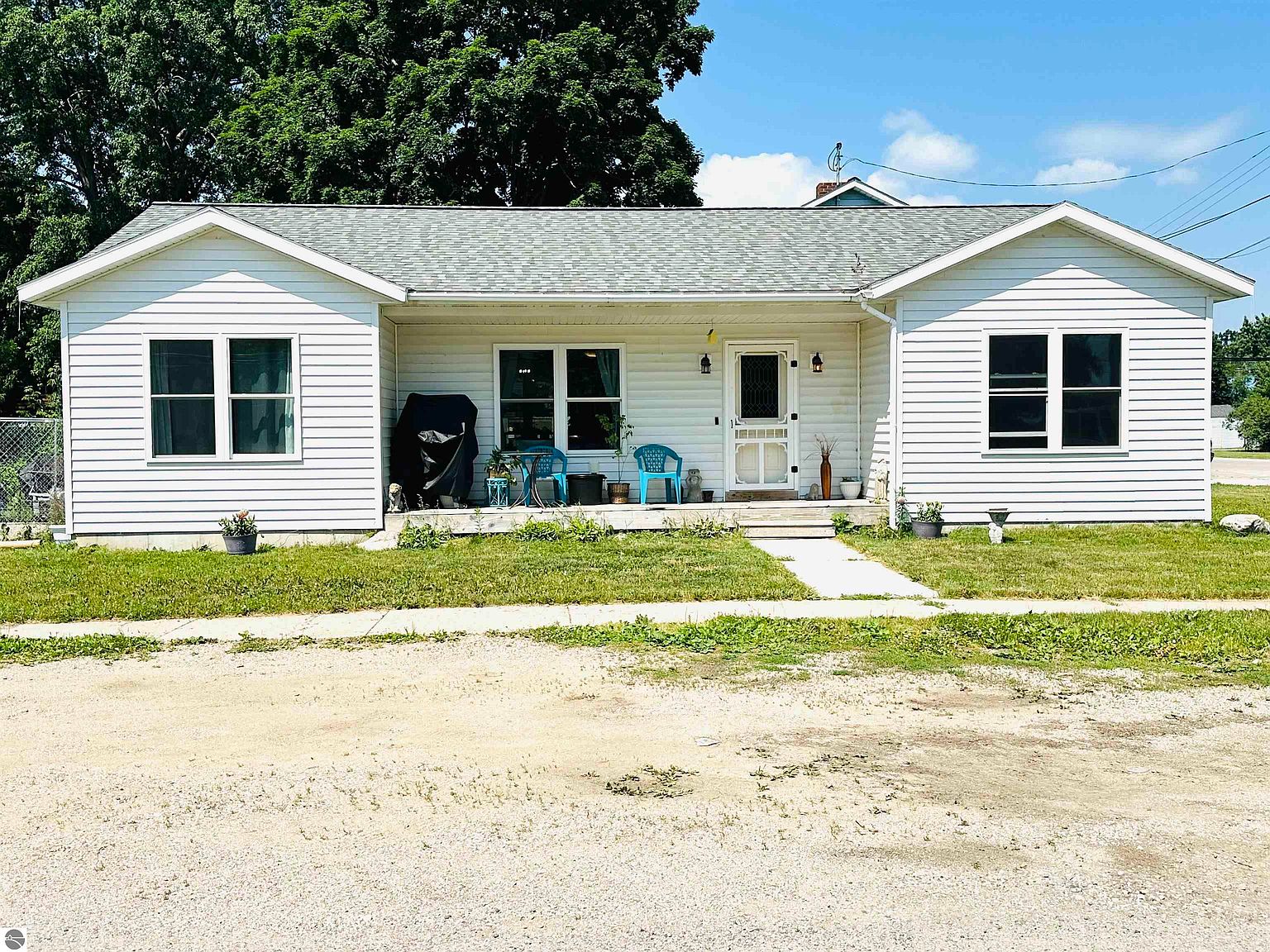 208 Russell St, Lake City, MI 49651 | MLS #1935982 | Zillow