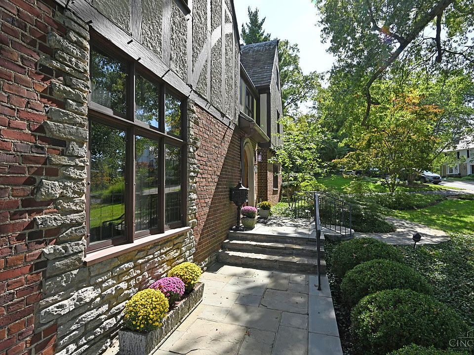 3570 Bayard Dr, Cincinnati, OH 45208 | Zillow
