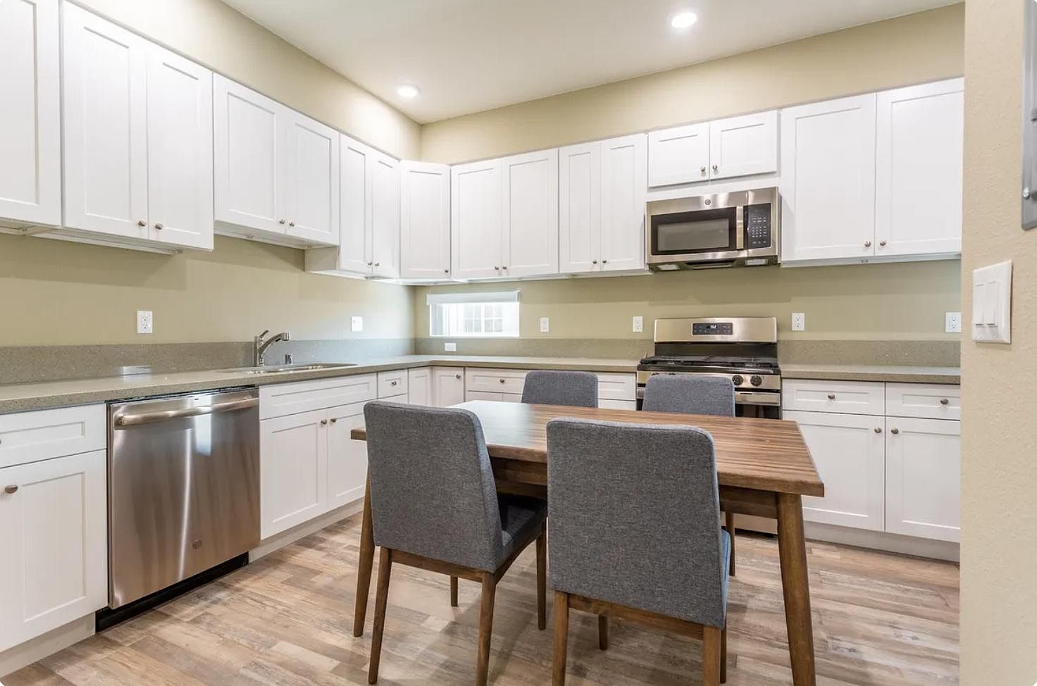 1236 W 37th Pl #1/2, Los Angeles, CA 90007 | Zillow