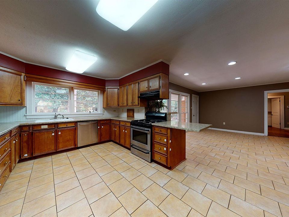 901 Robert St, Ruston, LA 71270 | Zillow