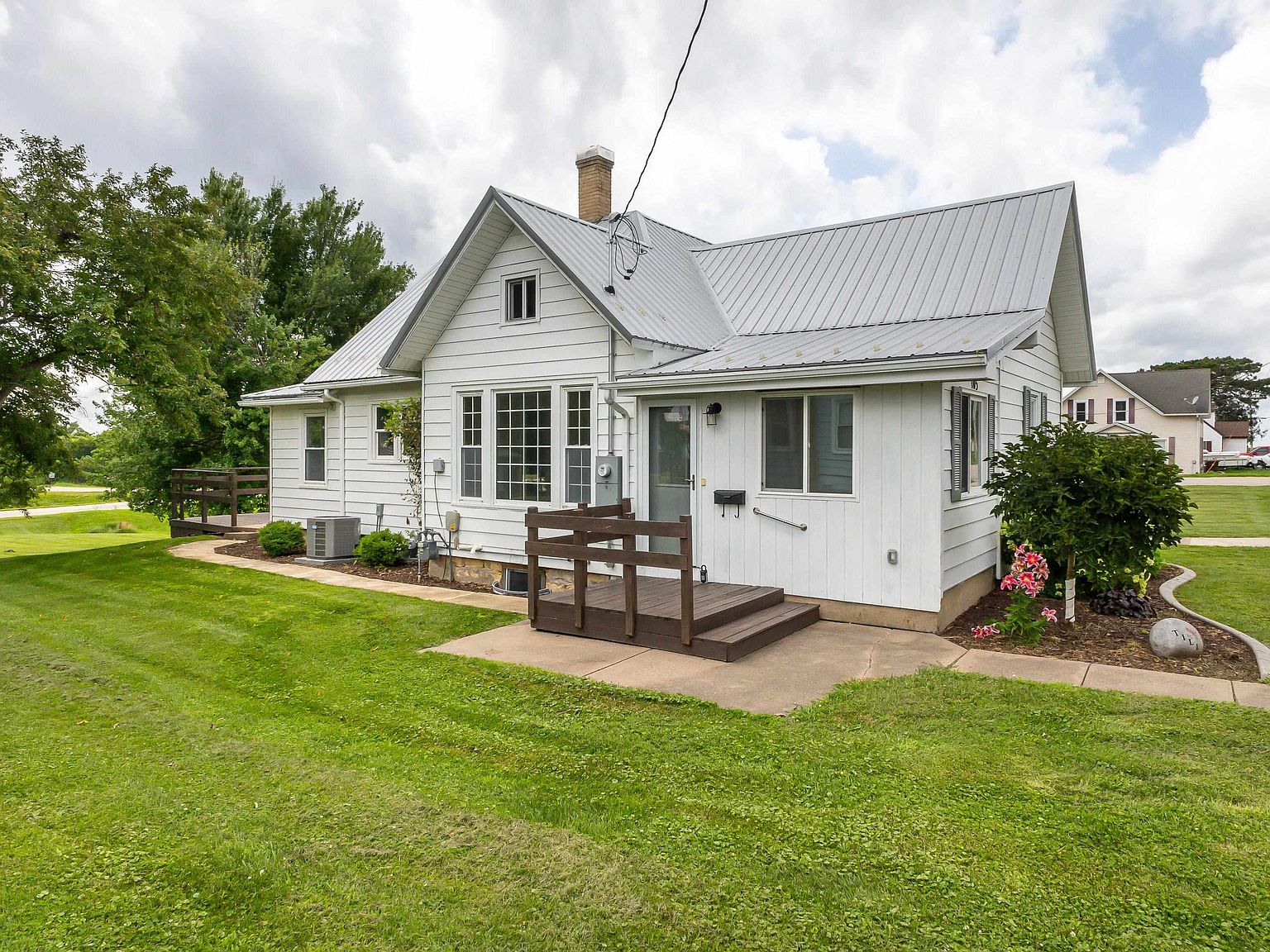 105 W Benton St, Andrew, IA 52030 | MLS #152606 | Zillow