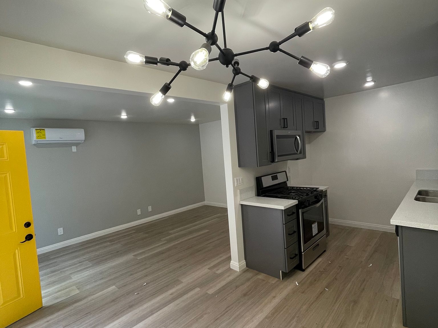 4327 Lankershim Blvd APT 6, North Hollywood, CA 91602 | Zillow