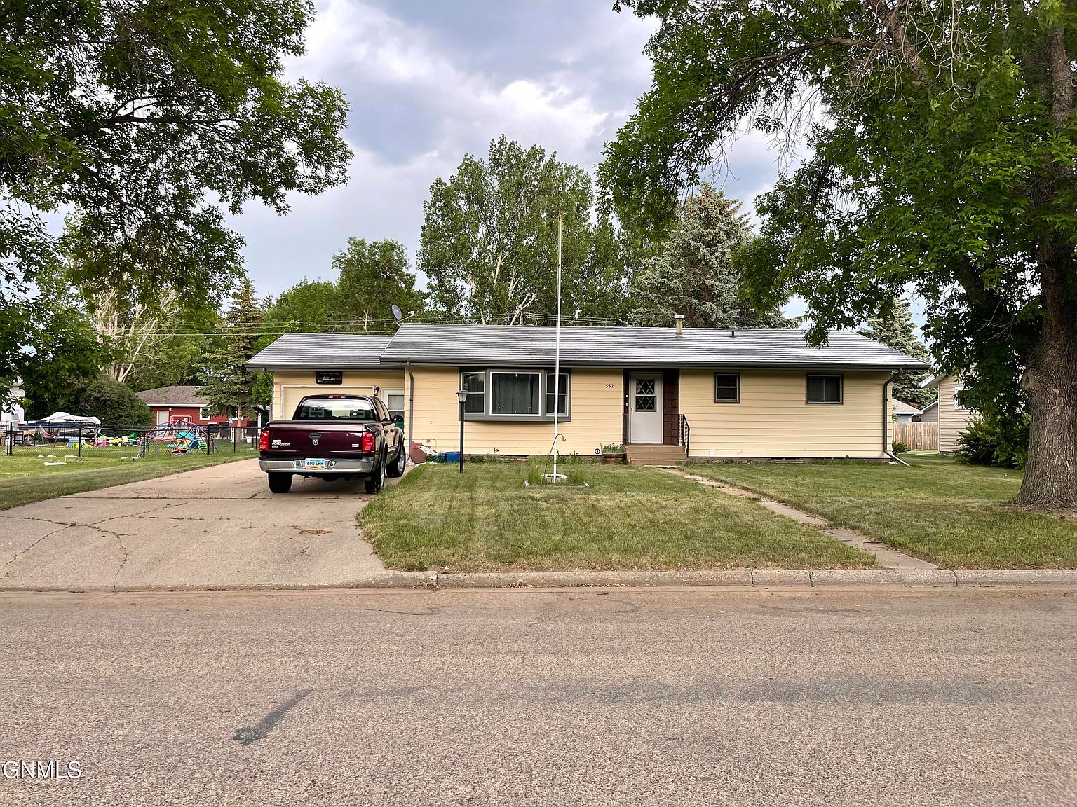 352 5th St NE, Garrison, ND 58540 | Zillow