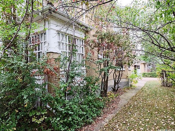 200 1st STREET W, Ponteix, SK S0N 1Z0 | MLS #SK984138 | Zillow