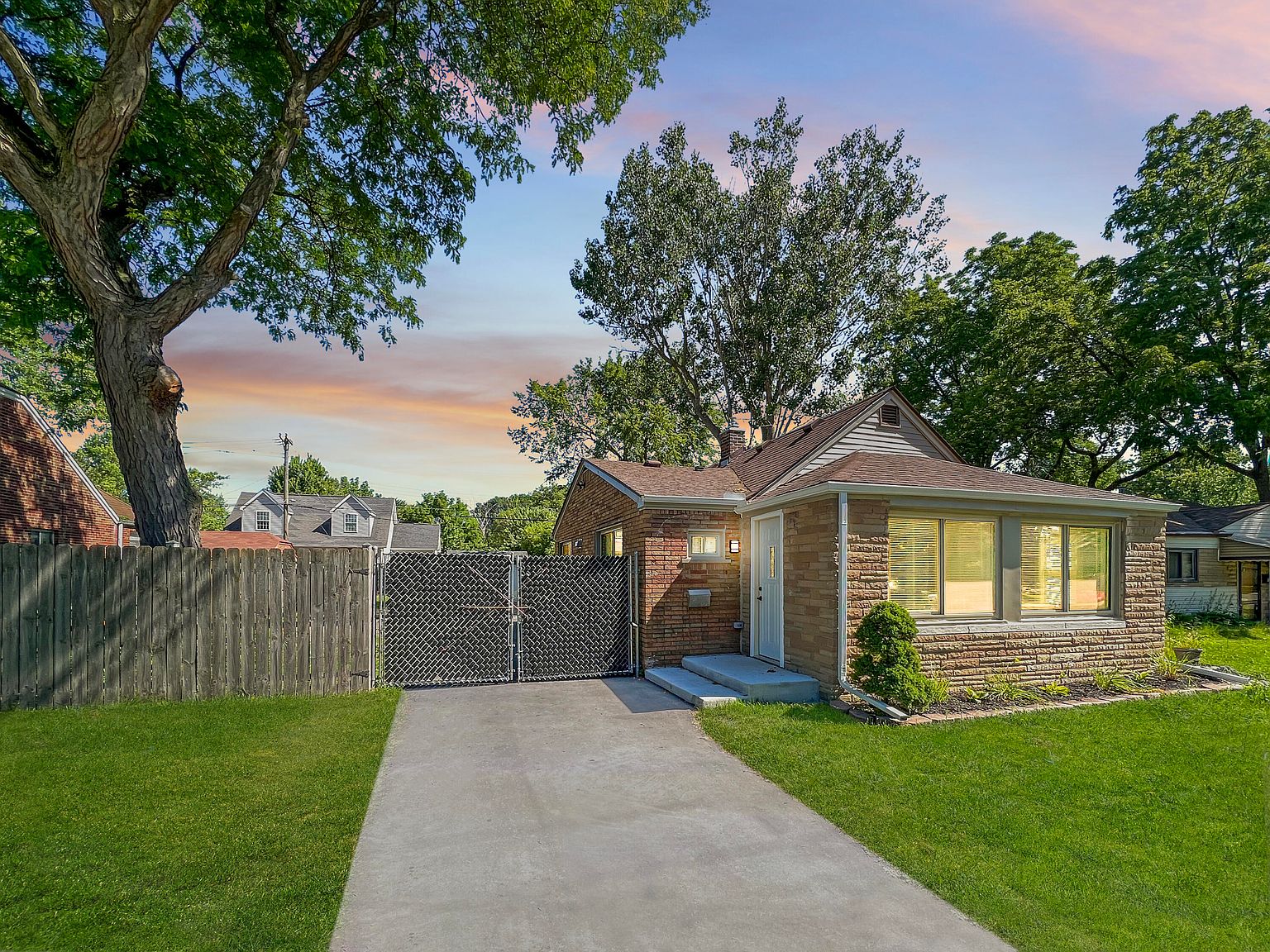 14135 Toepfer Rd, Warren, MI 48089 | Zillow
