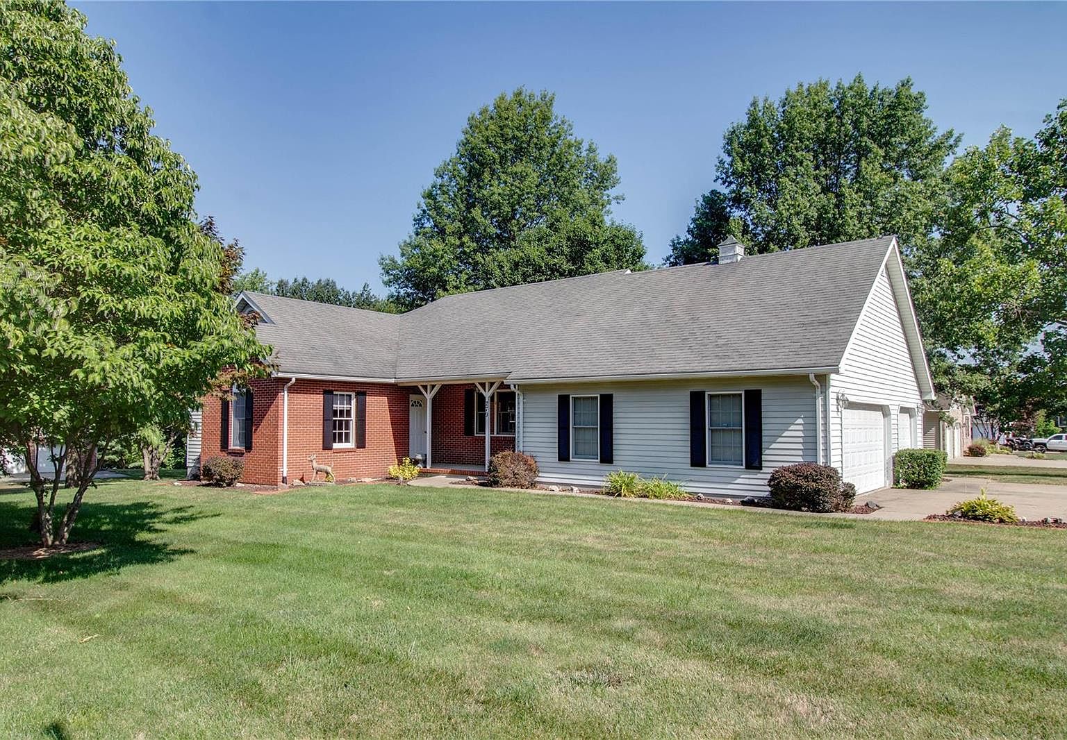 279 E Fairgrounds Ave, Jerseyville, IL 62052 | Zillow