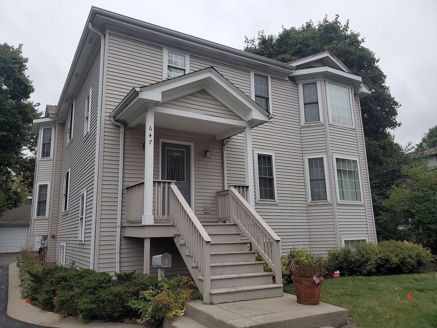 647 S Hough St #B, Barrington, IL 60010 | Zillow
