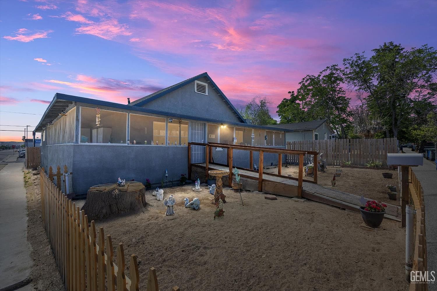 220 Tyler St, Taft, CA 93268 | MLS #202506341 | Zillow