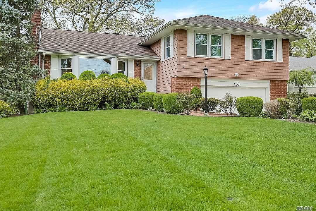 1354 Bruce Ct, Merrick, NY 11566 | Zillow