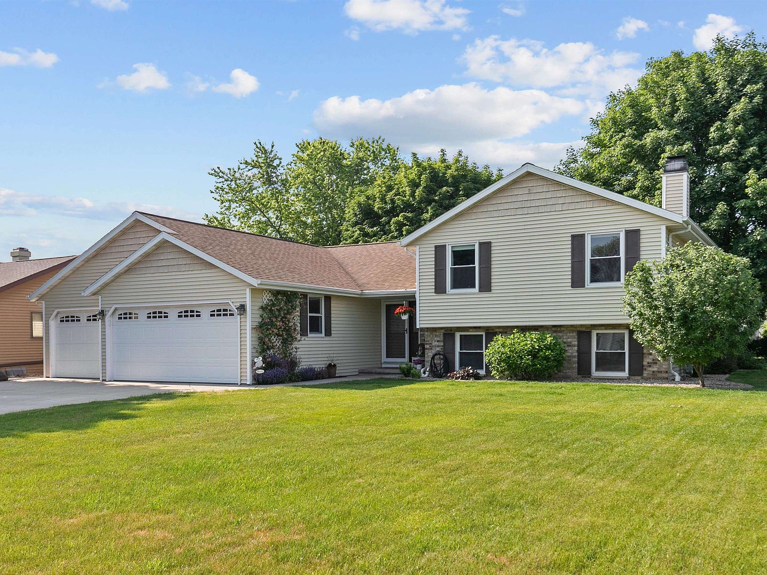 2145 W Roselawn Dr, Appleton, WI 54914 | MLS #50276873 | Zillow