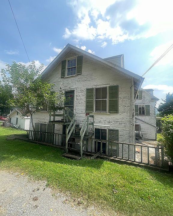 107 5th St NE, Pulaski, VA 24301 | Zillow