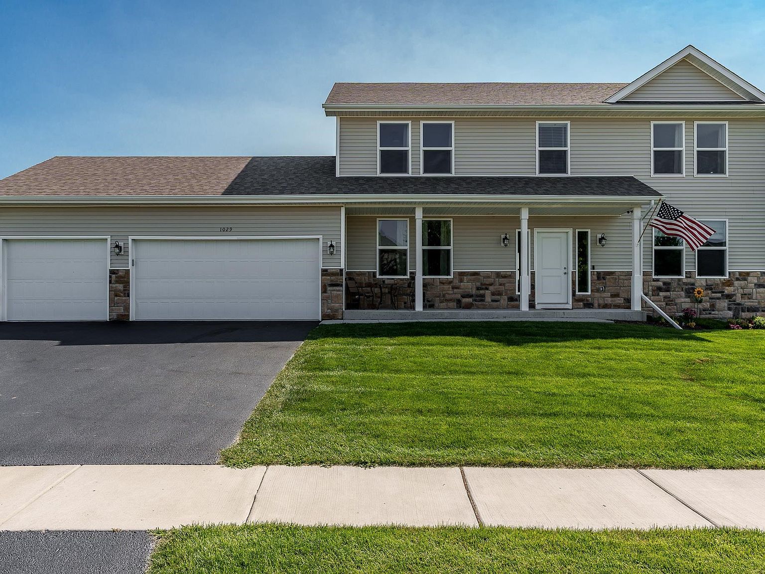 1029 Forest Garden Dr, Loves Park, IL 61111 | Zillow