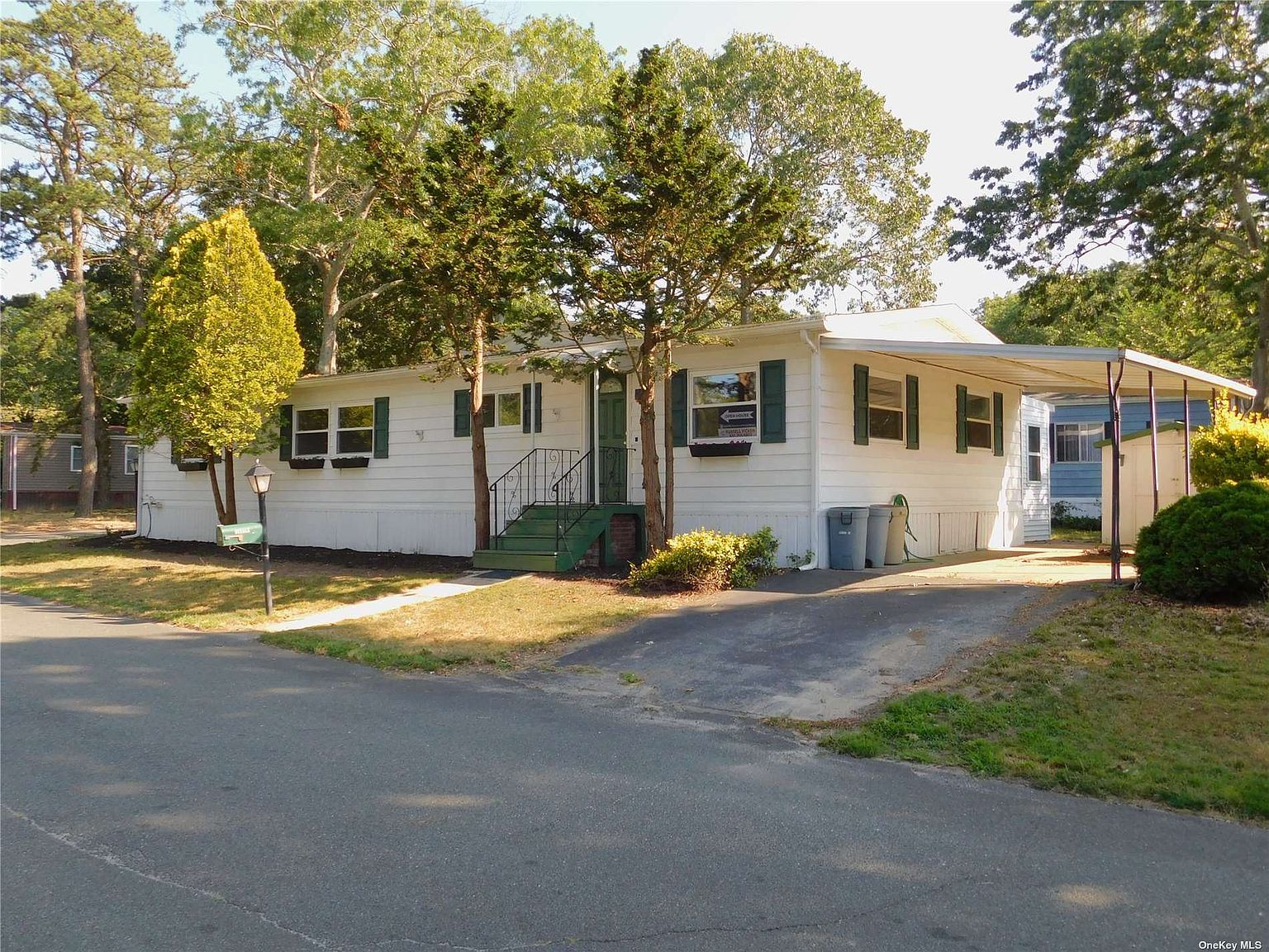 525-136 Riverleigh Ave #136, Riverhead, NY 11901 | Zillow