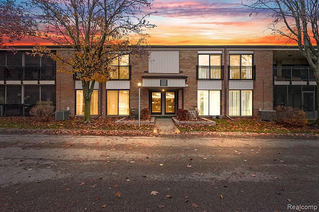 18347 University Park Dr, Livonia, MI 48152 | MLS #20230099367 | Zillow