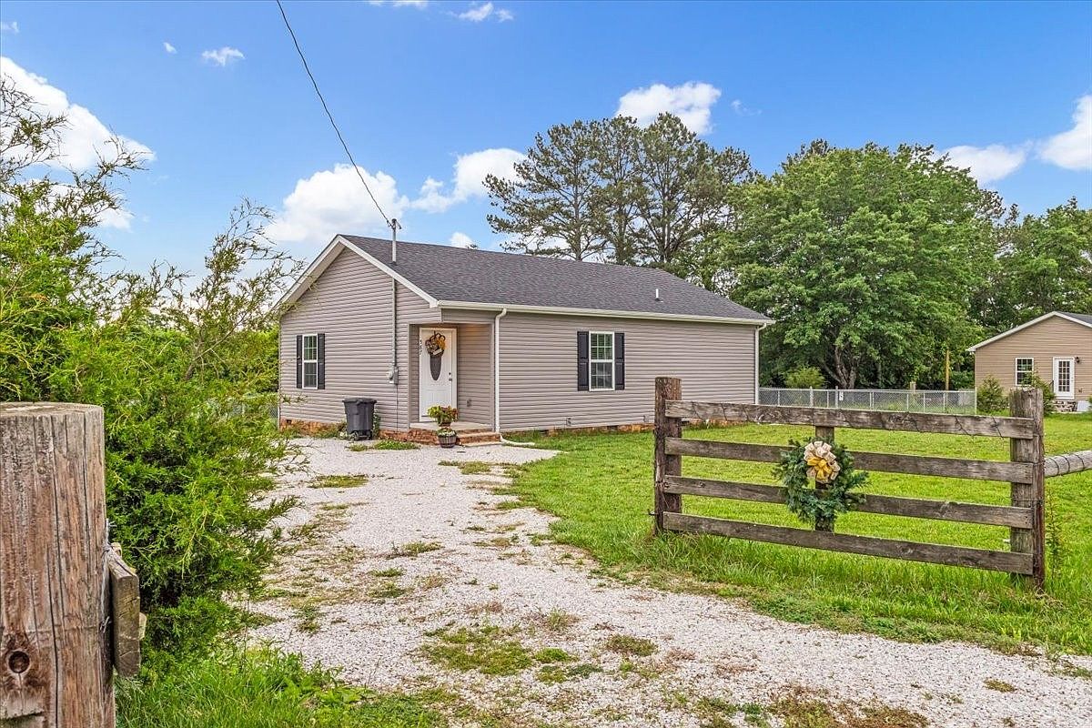 587 Mason Everette Rd, Belvidere, TN 37306 | Zillow