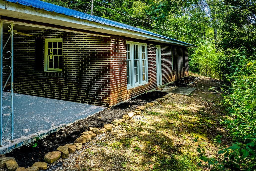 260 Collins St, Sneedville, TN 37869 | Zillow
