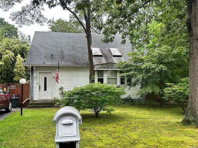 17 Pinewood Dr, Shirley, NY 11967 | Zillow