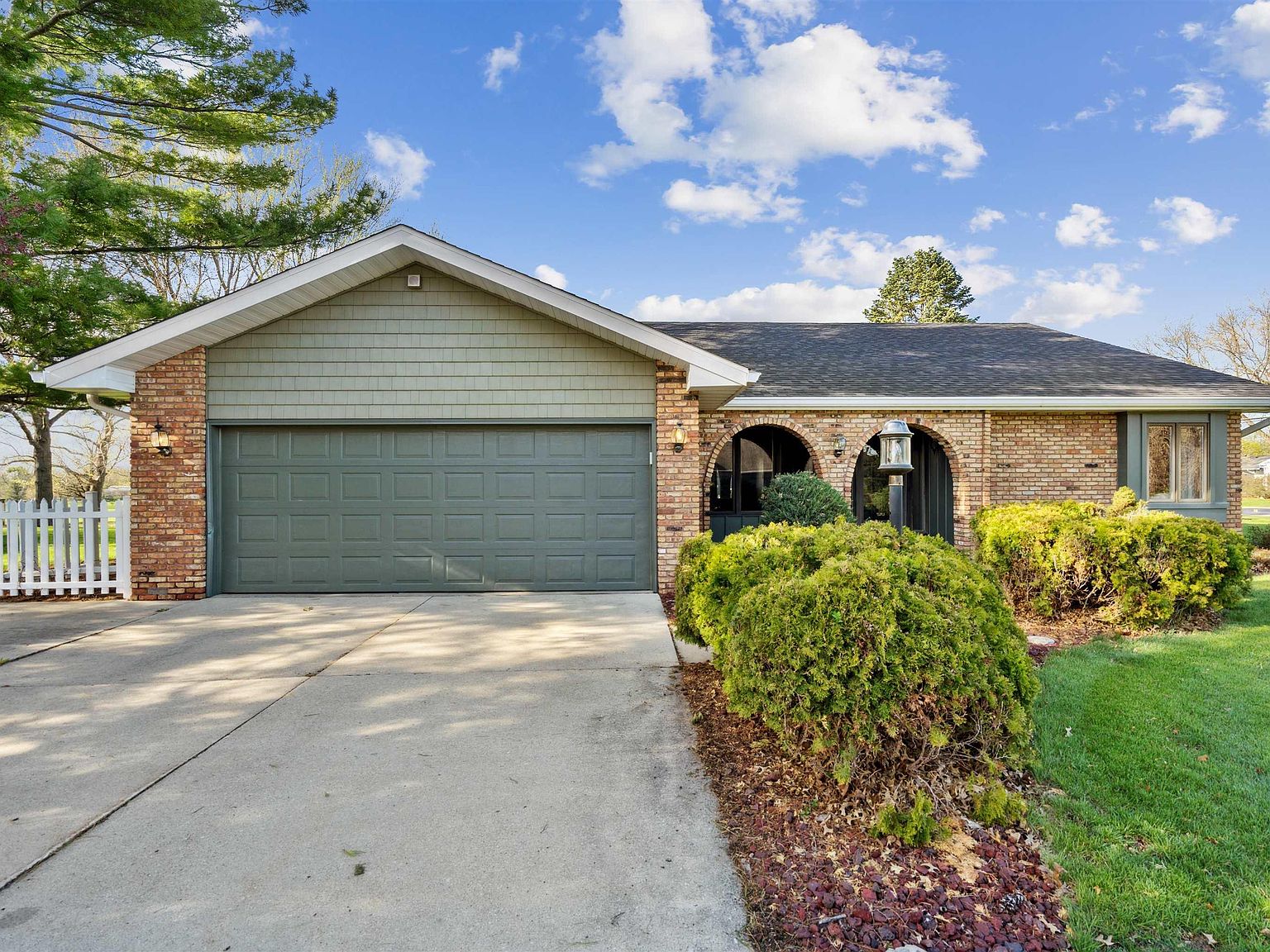 1306 Olympic Dr, Waterloo, IA 50701 | Zillow