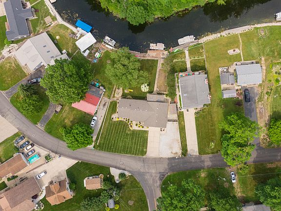 68381 Channel Pkwy, Edwardsburg, MI 49112 | MLS #22021378 | Zillow