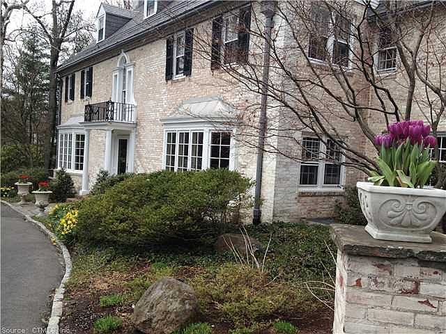 4 Mohawk Dr, West Hartford, CT 06117 | Zillow