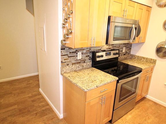 308 Locust St SE #24, Vienna, VA 22180 | Zillow