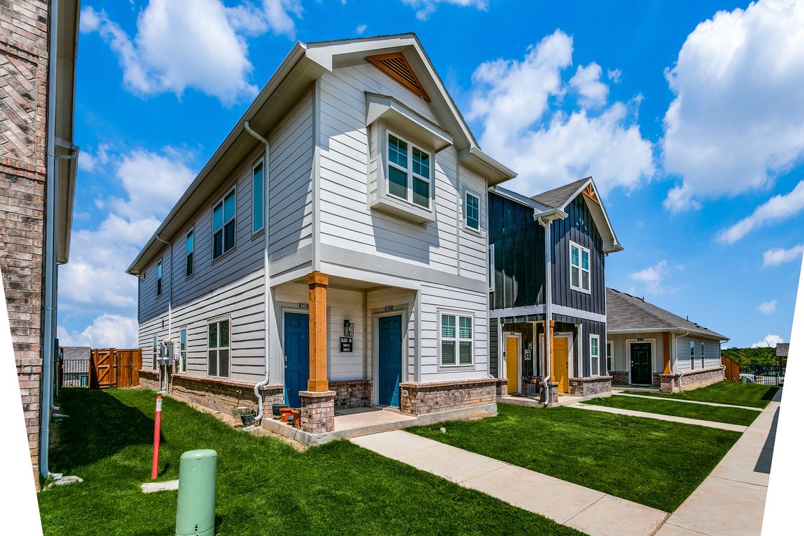 Cottages at Summer Creek - 5401 Barlean Rnch Fort Worth TX | Zillow