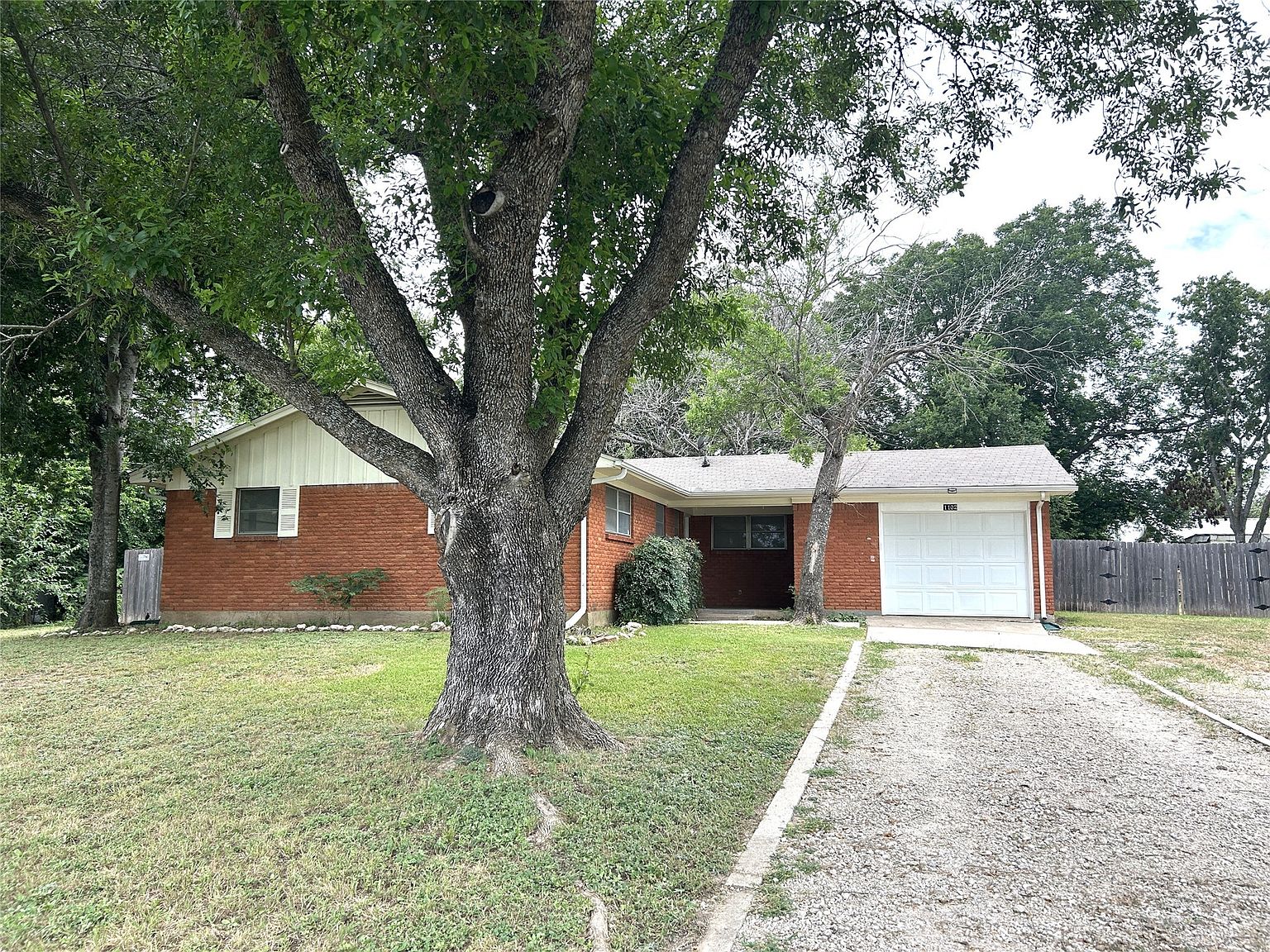 1102 S Louisiana St, Grandview, TX 76050 | MLS #20988632 | Zillow