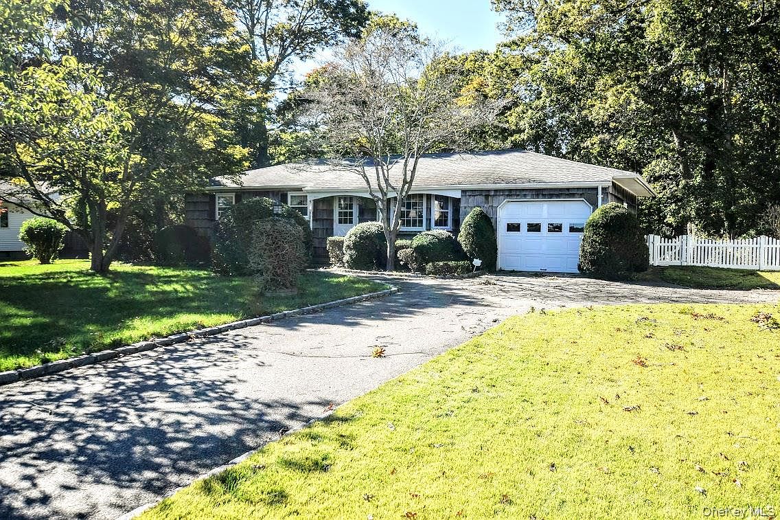 190 Dunton Avenue N, East Patchogue, NY 11772 | Zillow