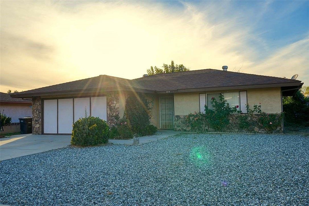 975 Malaga Pl, Hemet, CA 92543 | MLS #FR23218623 | Zillow