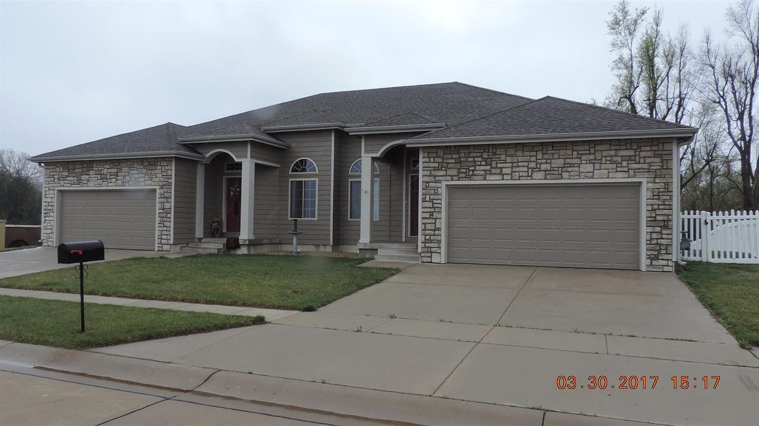 1709 Broadfoot Dr, Abilene, KS 67410 | Zillow
