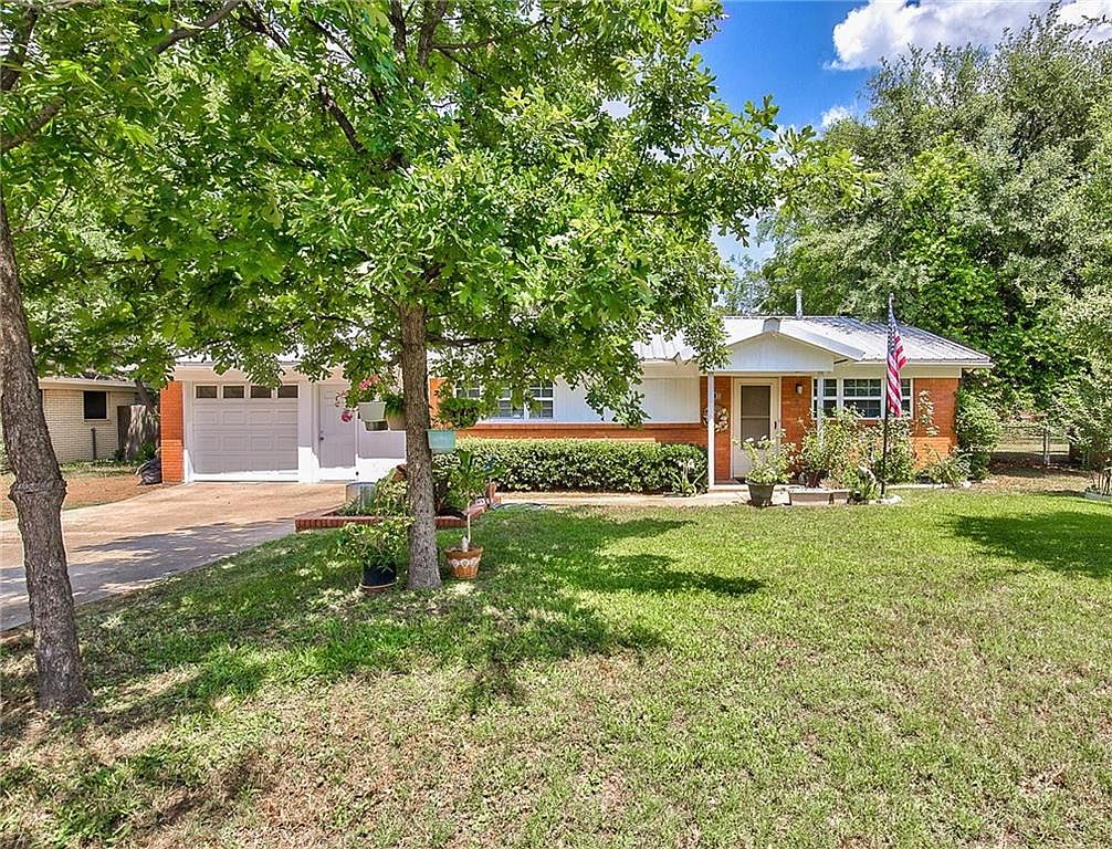 1324 Harrison Ln, Hurst, TX 76053 | Zillow
