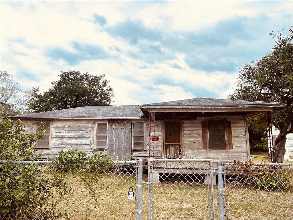 407 E Beasley St, Hebbronville, TX 78361 | MLS #427048 | Zillow