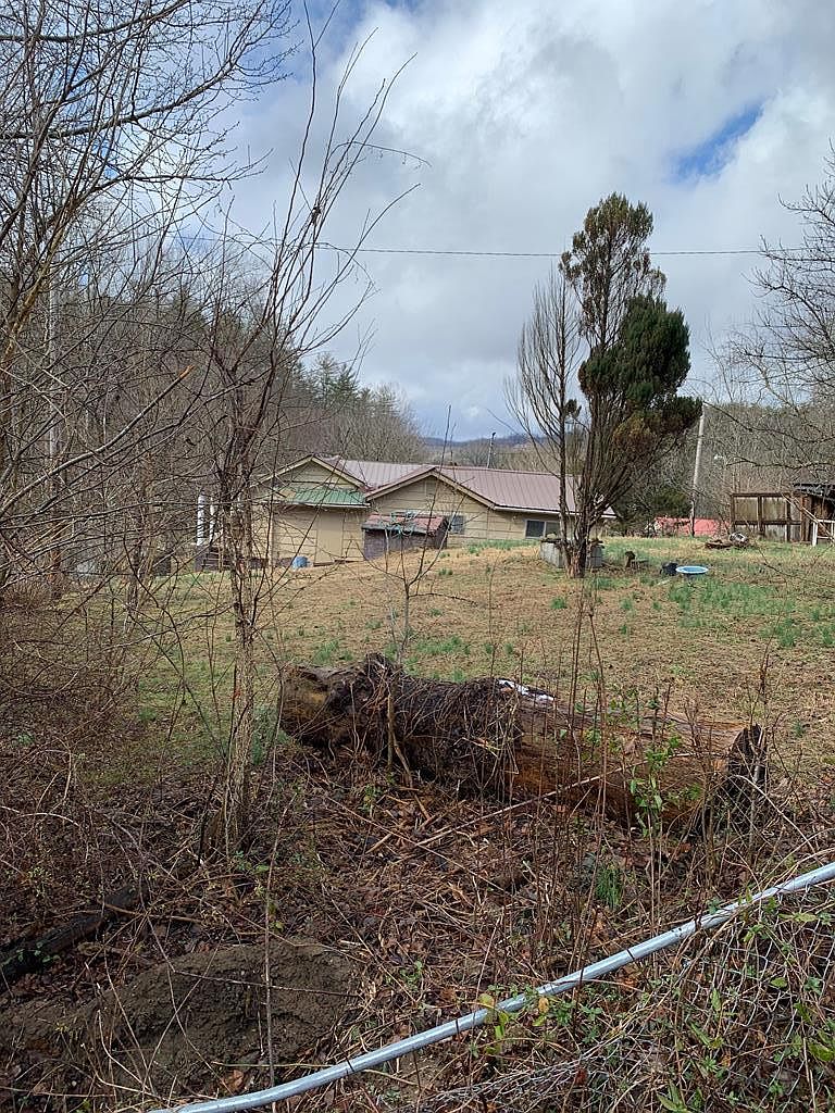 1519 Pine Creek Rd, Mayking, KY 41837 | Zillow