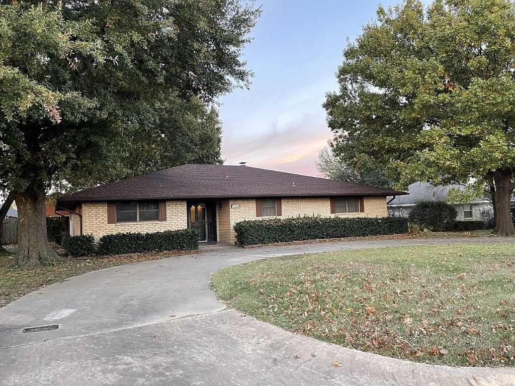 1100 W Russell Ave, Bonham, TX 75418 | Zillow