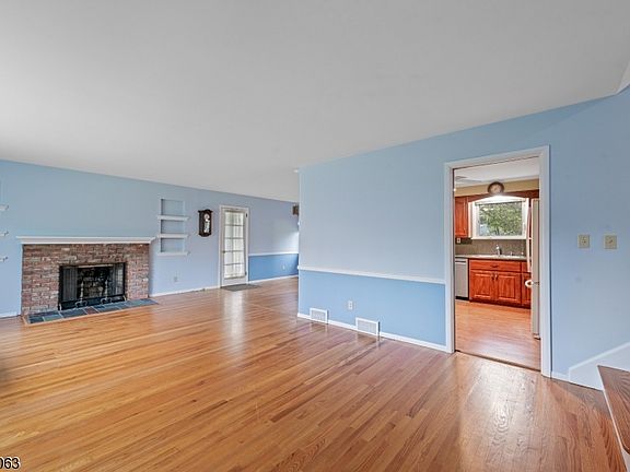 11 Juniper Dr, Morris Plains, NJ 07950 | Zillow