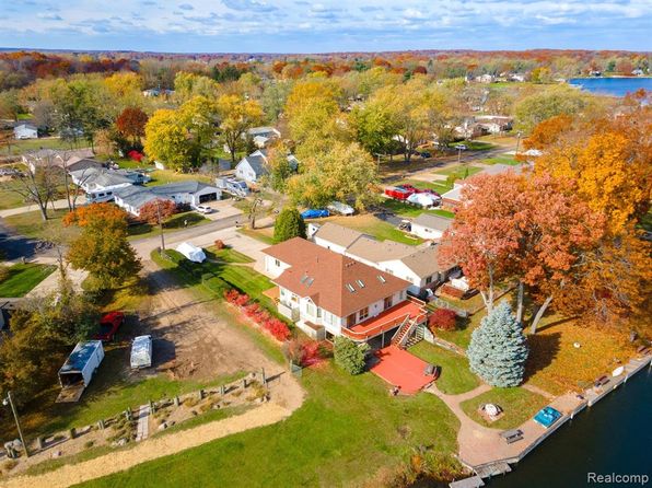 Waterfront - Highland MI Waterfront Homes For Sale - 17 Homes | Zillow
