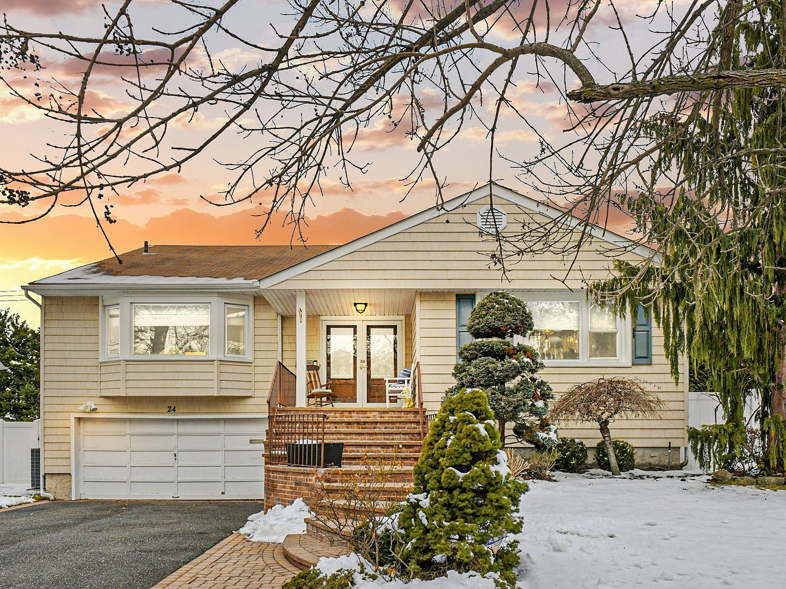 24 Halyard Road, Valley Stream, NY 11581 | Zillow