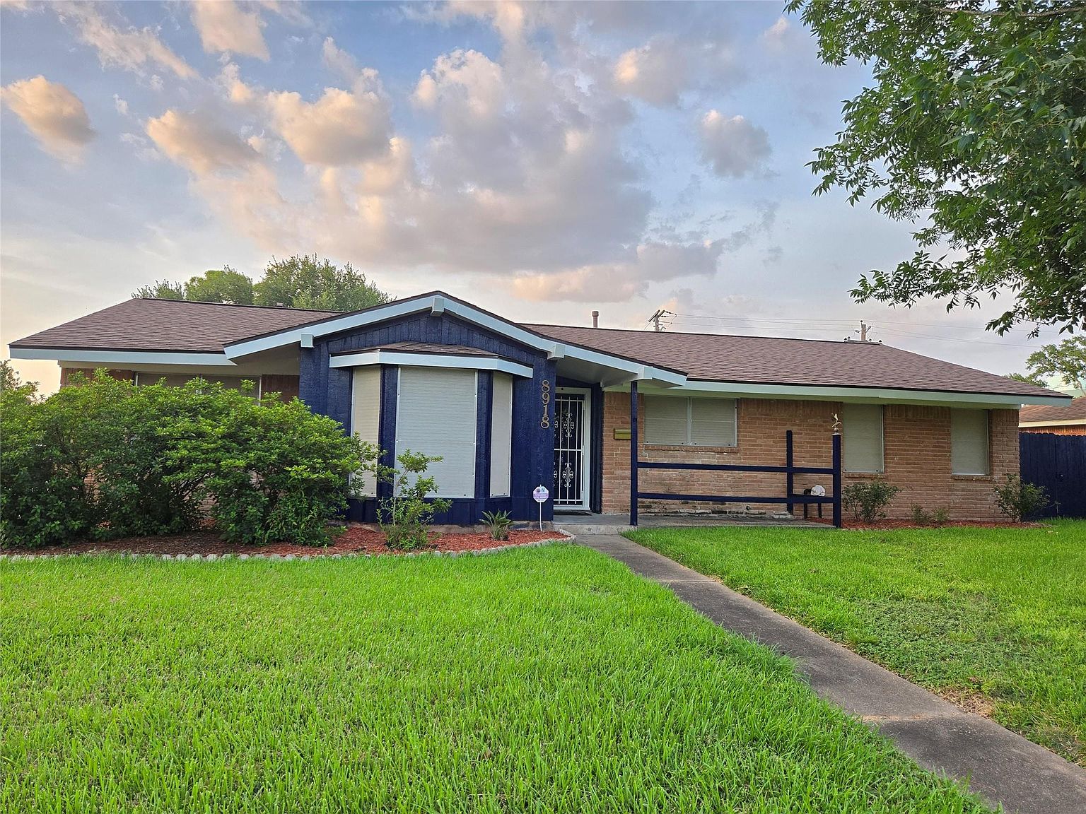 8918 Mobud Dr, Houston, TX 77036 | Zillow