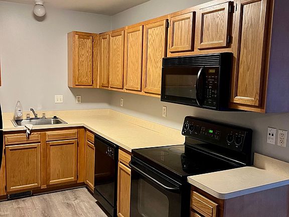 648 Lydia Ln, Pontiac, MI 48341 | Zillow