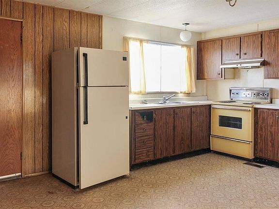 5402 N 46th Ave W, Forestburg, AB T0B 1N0 | MLS #A2098457 | Zillow