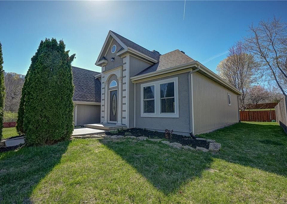 2708 S 23rd St, Leavenworth, KS 66048 | MLS #2429860 | Zillow