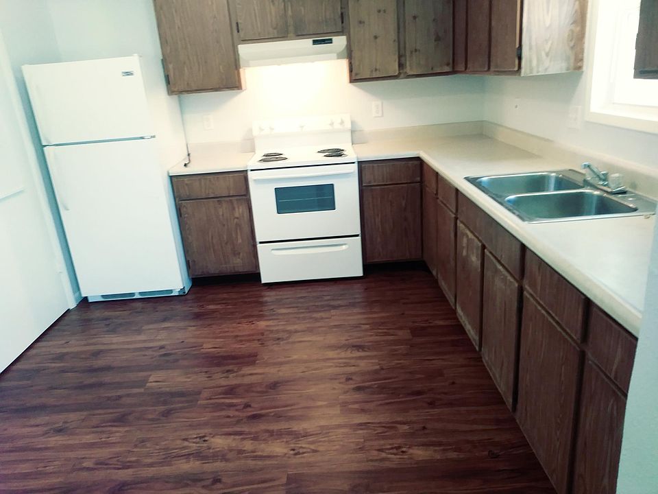 504 E Chellis St #19, Yates Center, KS 66783 | Zillow