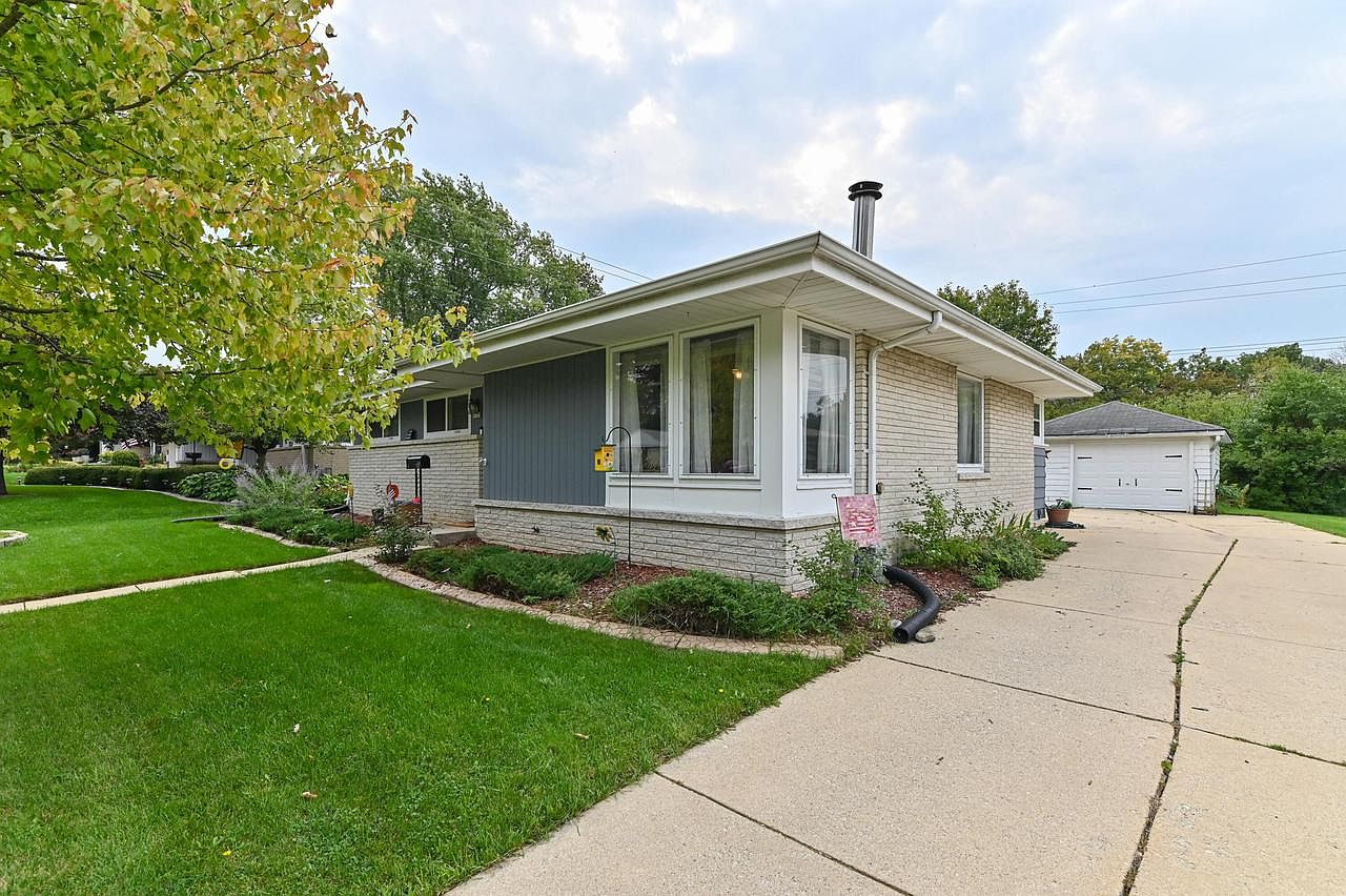 6125 Middleton COURT SOUTH South, Greendale, WI 53129 | Zillow