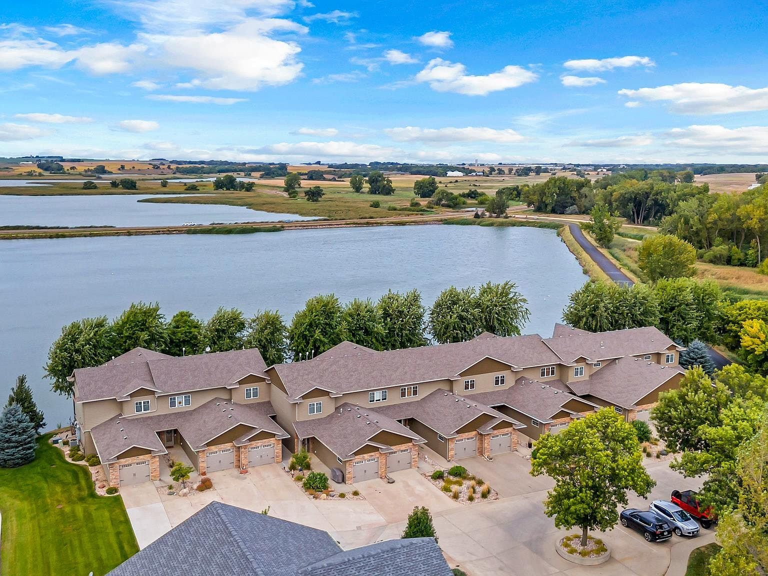 5011 Sunset Blvd, Madison, SD 57042 | MLS #22406929 | Zillow