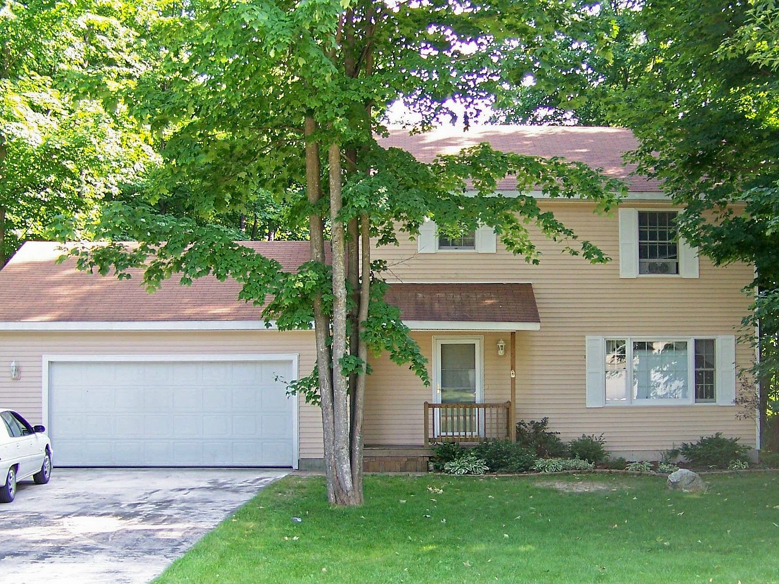 320 Maplebrooke Ln, Cadillac, MI 49601 | Zillow