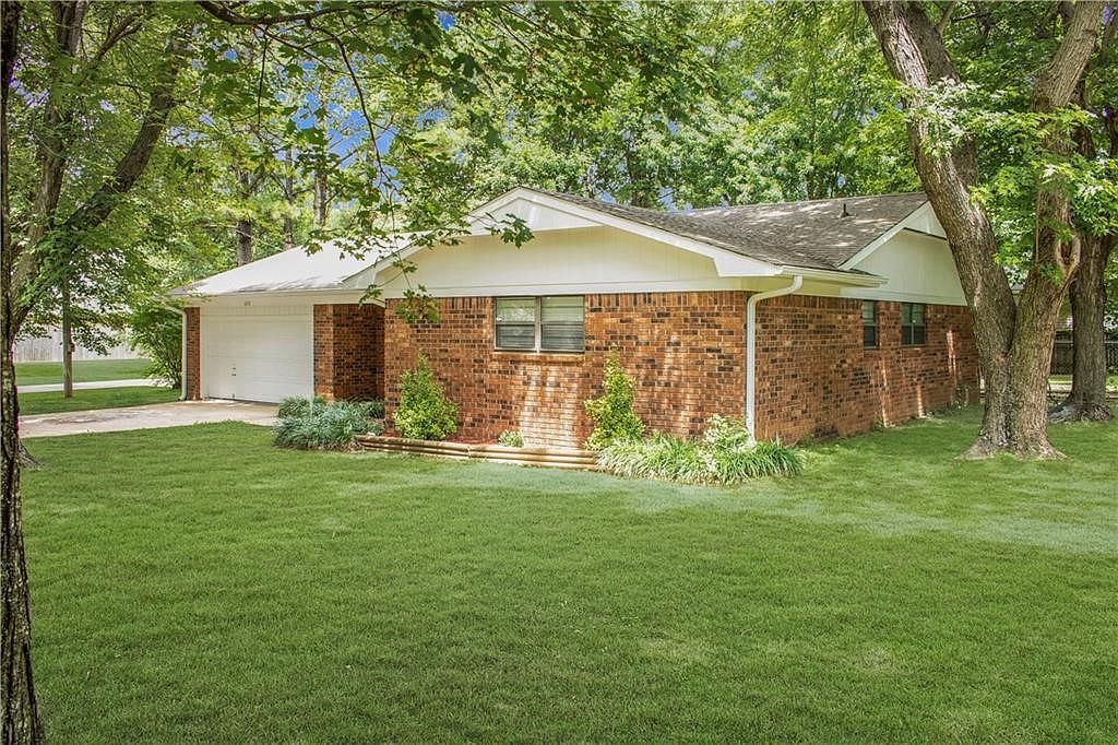 1672 N Porter Rd, Fayetteville, AR 72703 | Zillow