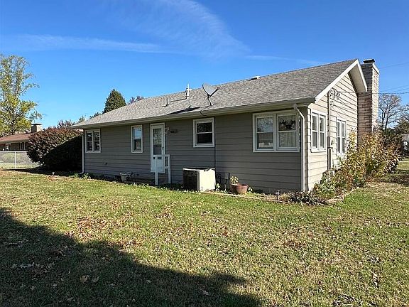 939 S Lake Dr, Du Quoin, IL 62832 | Zillow