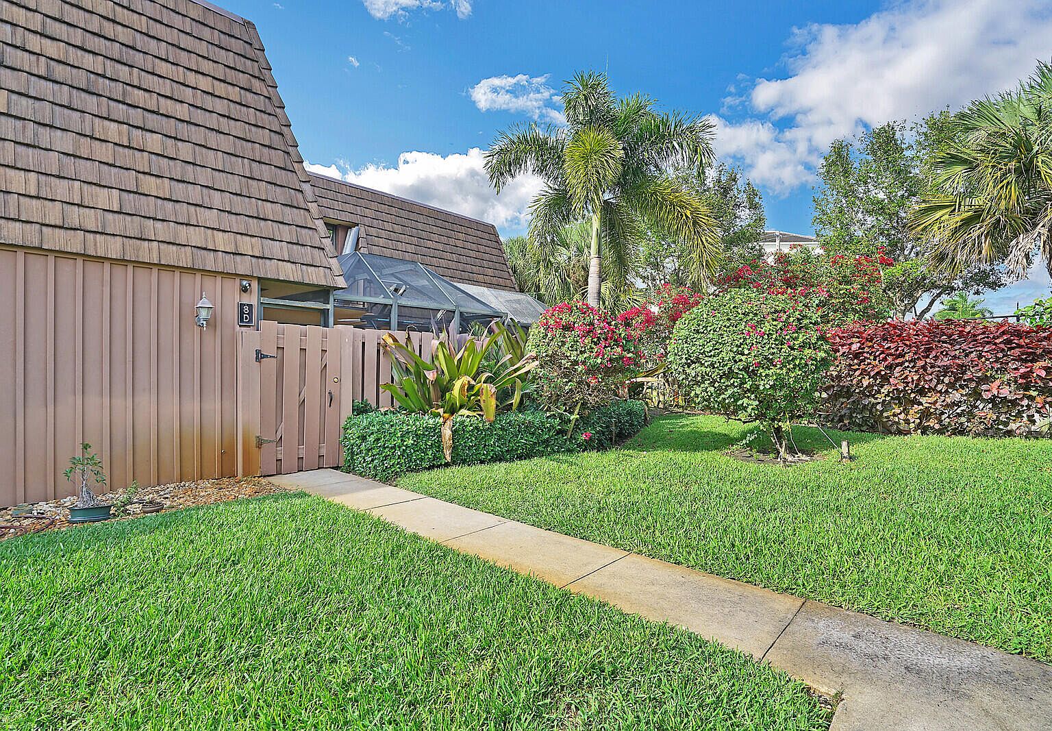 8 Atrium Cir APT D, Atlantis, FL 33462 | Zillow